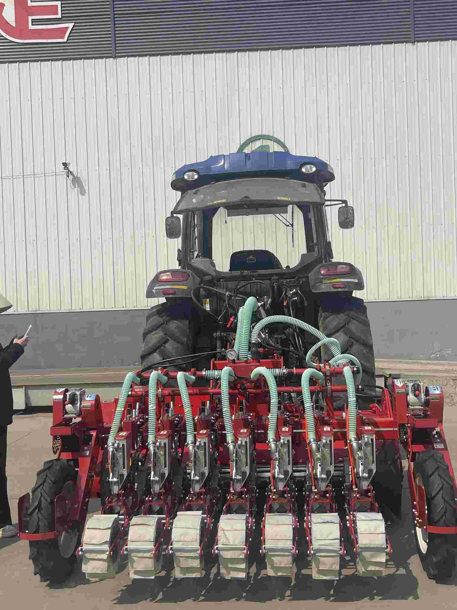 Efficient Intelligent 14 Rows Pneumatic Vegetable Seeder - Vegetable ...